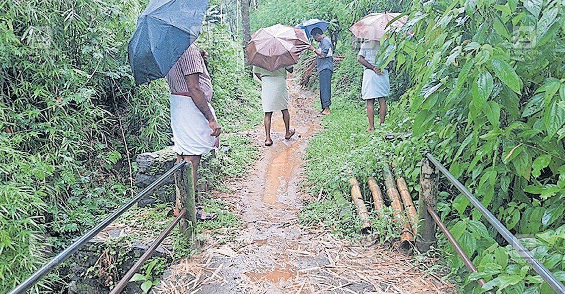 റോഡ് തകർന്നു; പുല്ലൂരാംപാറ–പള്ളിപ്പടി–പനച്ചിക്കൽ പൊന്നാങ്കയം റോഡി ...