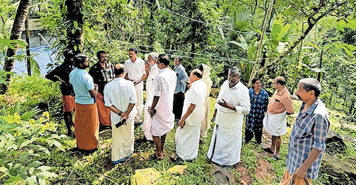 ആദിവാസി ഉന്നതി സന്ദർശിച്ച് യുഡിഎഫ് പ്രതിനിധി സംഘം | Road accessibility ...