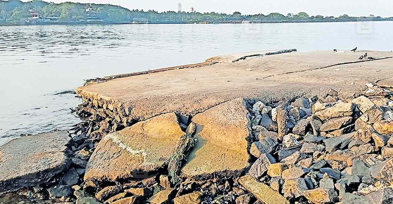 ജങ്കാർ ജെട്ടി പുനരുദ്ധാരണത്തിന് 20 ലക്ഷത്തിന്റെ പദ്ധതി; ചരിഞ്ഞ പ്രതലം ...