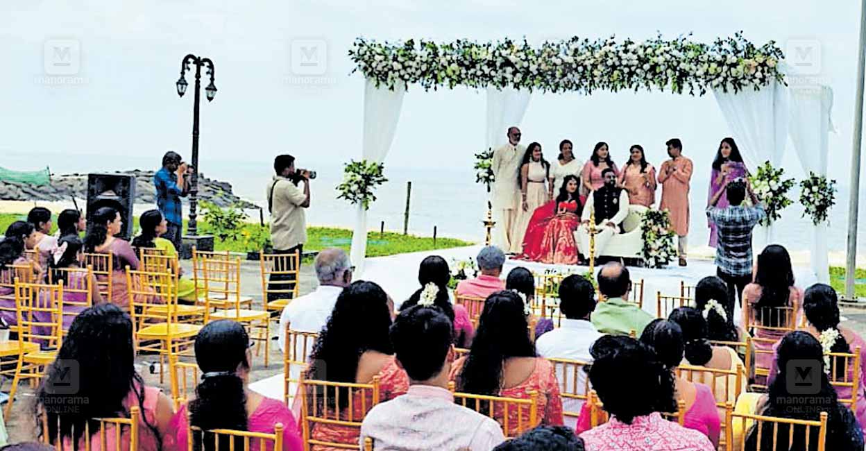 കാപ്പാട് കടപ്പുറത്ത് ആദ്യ ഡെസ്റ്റിനേഷൻ വെഡിങ്; വധു പേരാമ്പ്ര സ്വദേശിയും ...