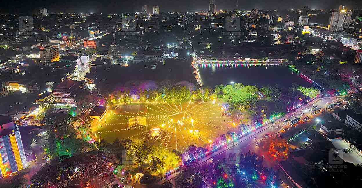 മാവേലിക്കസ് 2025: ഓണമെത്തി, വർണവെളിച്ചത്തിൽ മിന്നിത്തിളങ്ങി മാനാഞ്ചിറ ...