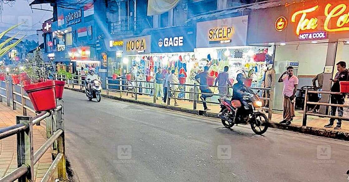 കുരുക്ക് മുറുകി കുറ്റ്യാടി ടൗൺ; അധികൃതർ നടപടി എടുക്കുന്നില്ലെന്നു പരാതി ...