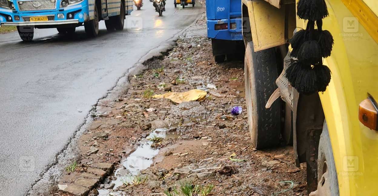 മാങ്കാവ്– കണ്ണിപറമ്പ റോഡിനു ശാപമോക്ഷം; പുനർനിർമാണം ഉടൻ, 5 കോടി രൂപയുടെ ...