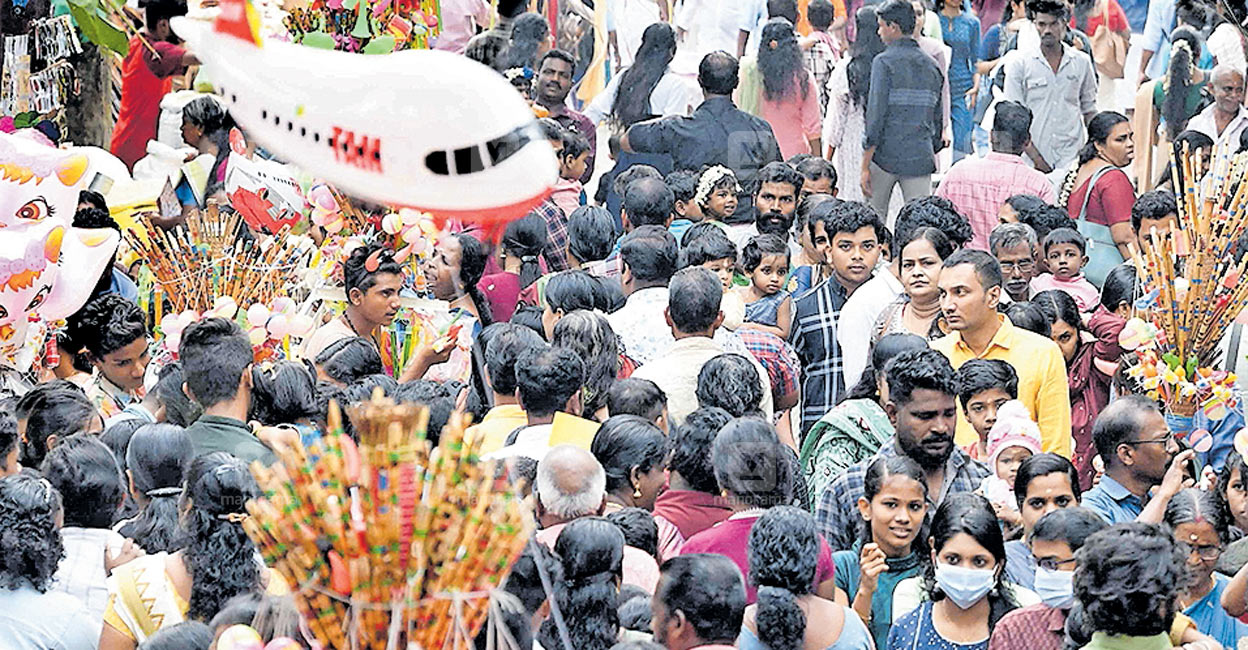 തിരുമാന്ധാംകുന്നിൽ ആദ്യാക്ഷരം കുറിച്ചത് നാനൂറിലേറെ കുരുന്നുക ...