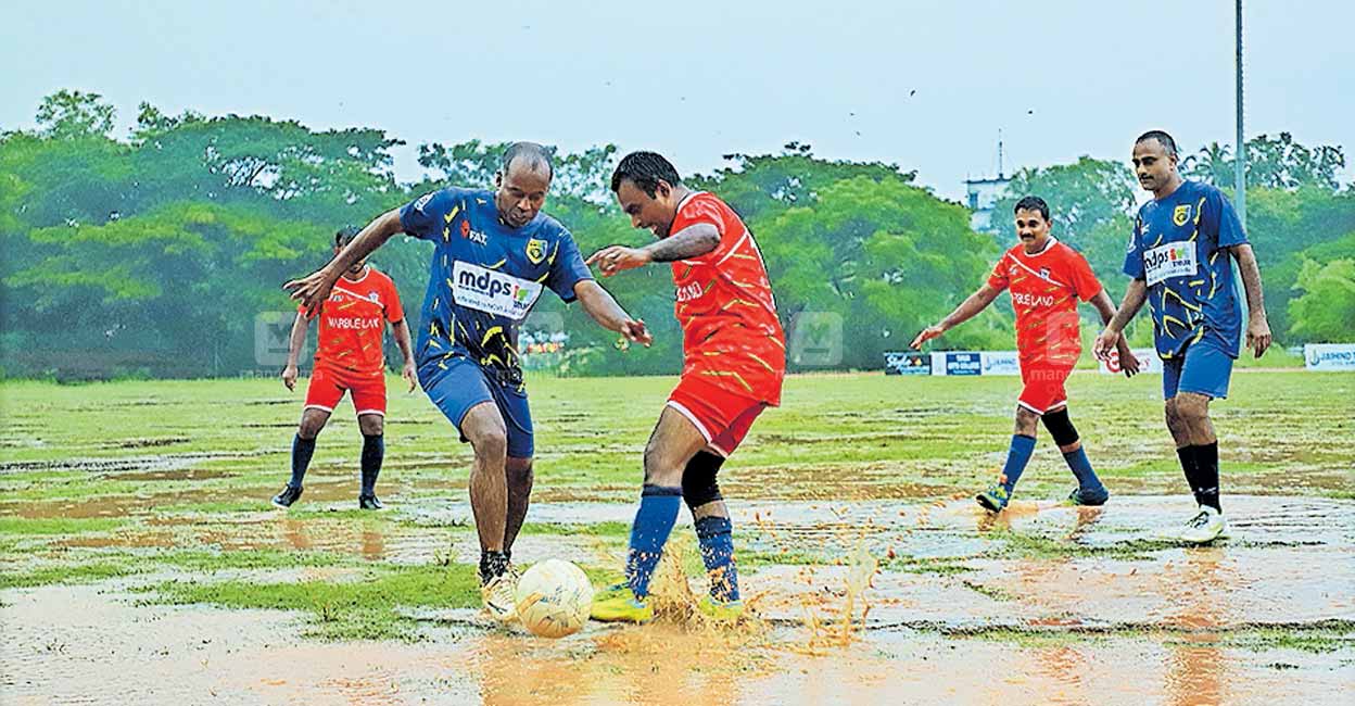 കാലവും മഴയും തോറ്റു; കളിയിൽ ജയിച്ചത് വെറ്ററൻ താരനിര