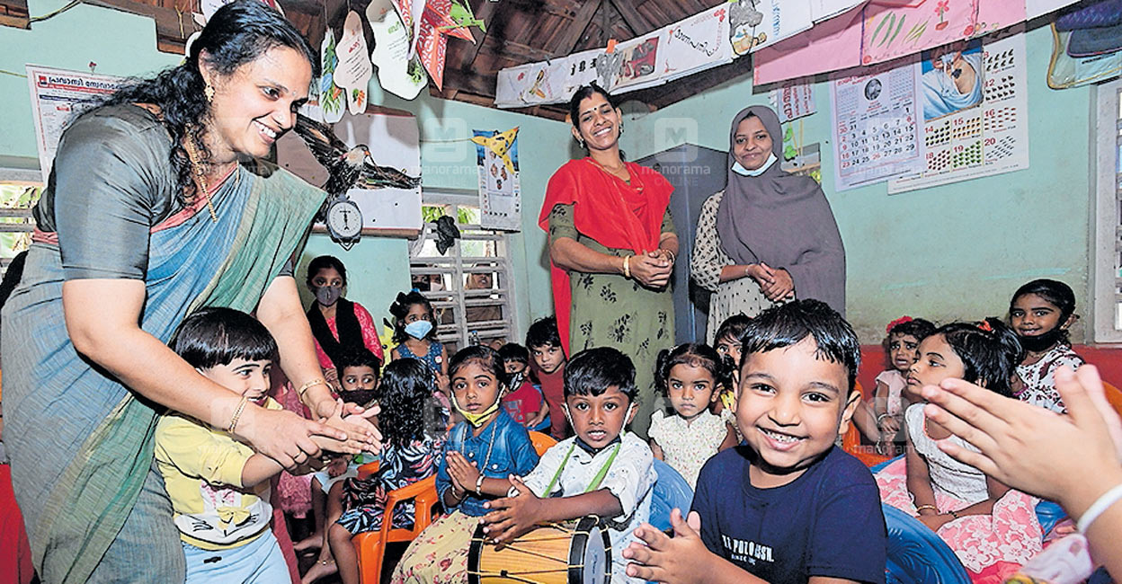 സ്കൂളുകളിൽ വീണ്ടും കുട്ടികളുടെ കളിചിരികൾ | Kerala School Full Classes ...