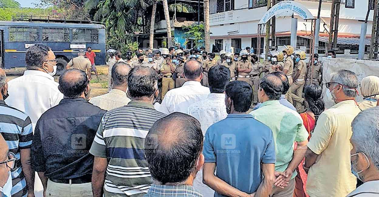 കെ റെയിൽ വിരുദ്ധ സമിതി പ്രതിഷേധിച്ചു | Silver Line Corridor Kerala ...