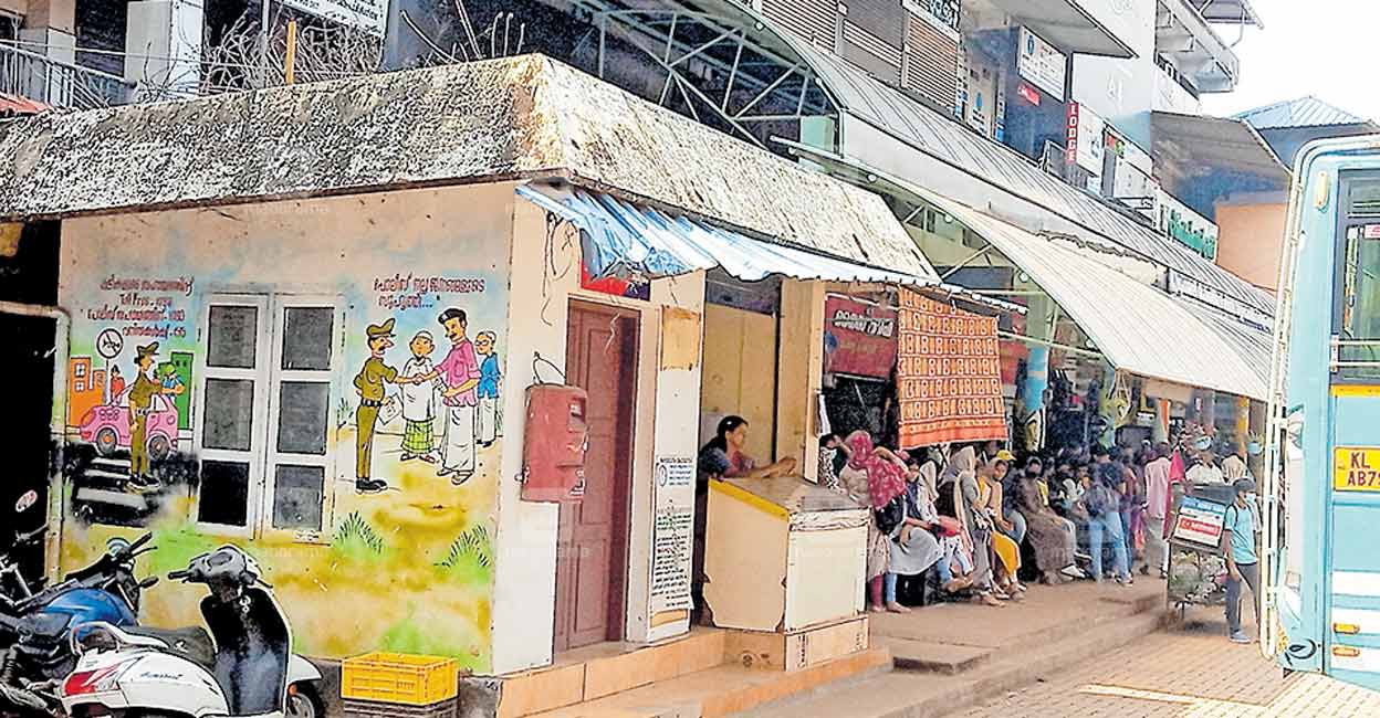 വളാഞ്ചേരി ബസ് സ്റ്റാൻഡിലെ പൊലീസ് സഹായകേന്ദ്രം പ്രവർത്തനരഹിതം