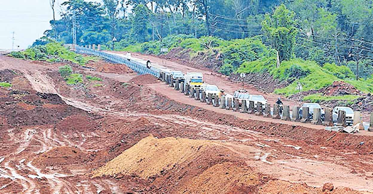 ദേശിയപാതയുടെ സർവീസ് റോഡ് തുറന്നു; തേഞ്ഞിപ്പലത്തെ കൊടുംവളവുകൾ നിവരുന്നു | Thenipalam Palace ...