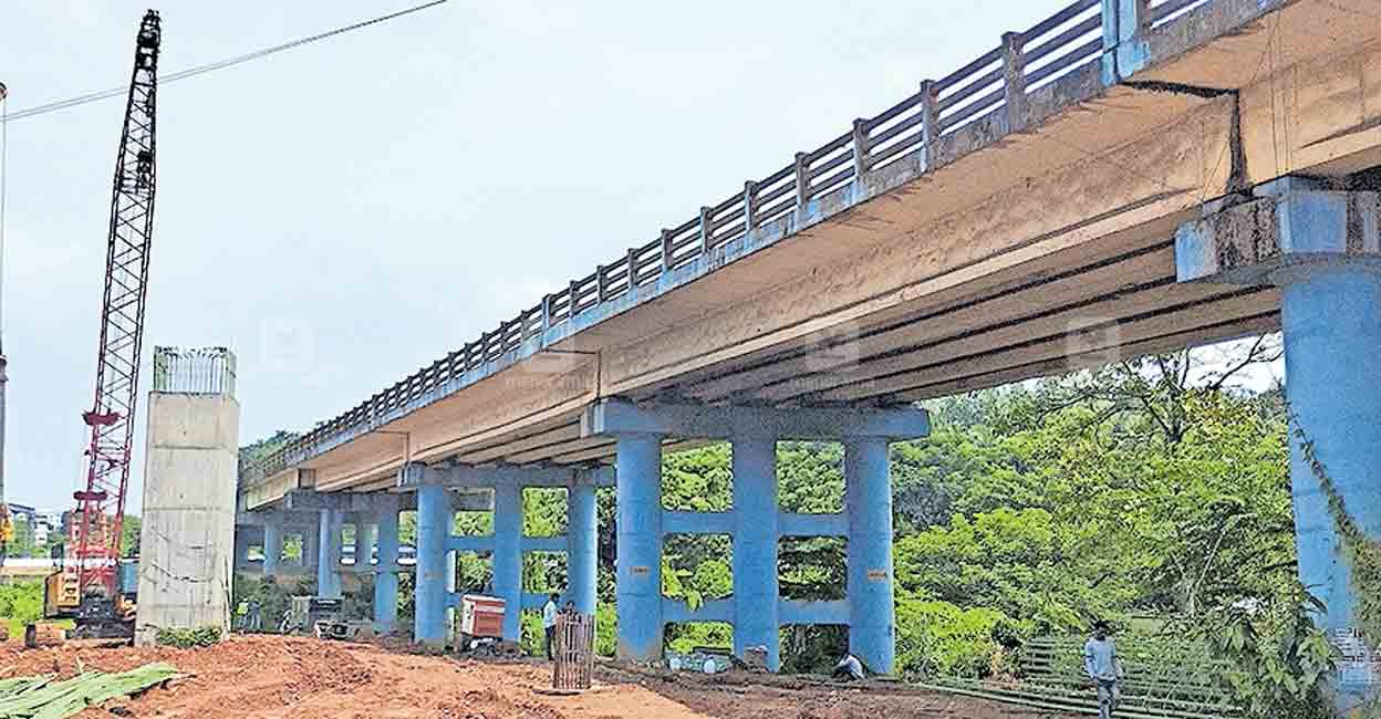 ദേശീയപാത വികസനം കുറ്റിപ്പുറം റെയിൽവേ പാലം നിർമാണം വീണ്ടും തുടങ്ങി
