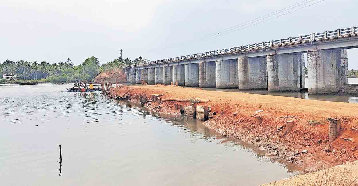 ചമ്രവട്ടത്ത് ചോർച്ച അടയ്ക്കലും കൂട്ടായിയിൽ ഷട്ടറും വൈകുന്നു