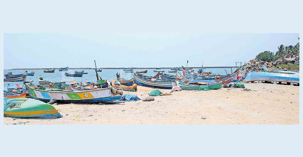 മത്സ്യത്തൊഴിലാളികൾക്ക് ഇരുട്ടടിയായി ഇന്ധനവില വർധന