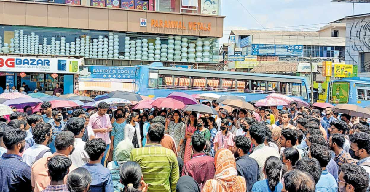 ഡോക്ടറുടെ കൊലപാതകം: വ്യാപക പ്രതിഷേധം | Vandana Murder Case In Malayalam | Transfer Of Sandeep To ...