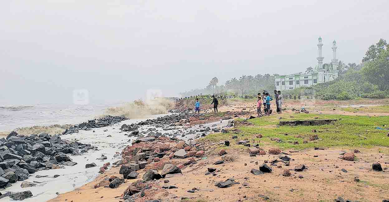 കലിയടങ്ങാതെ ദുരിതപ്പെയ്ത്ത്; ഭാരതപ്പുഴയിൽ‌ വെള്ളമുയർന്നു | Malappuram ...