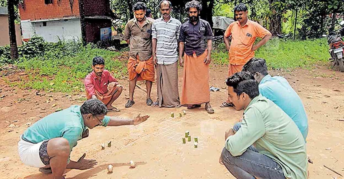 നിളയുടെ തീരങ്ങളിൽ പകിടയുടെ ആരവം