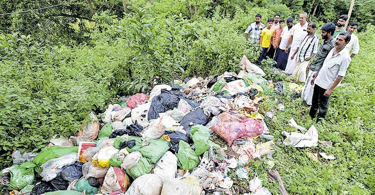 മാലിന്യം കൊച്ചിയിൽനിന്ന്, തള്ളിയത് മലപ്പുറത്ത്: ബില്ലിലെ ഫോൺ നമ്പർ തെളിവായി