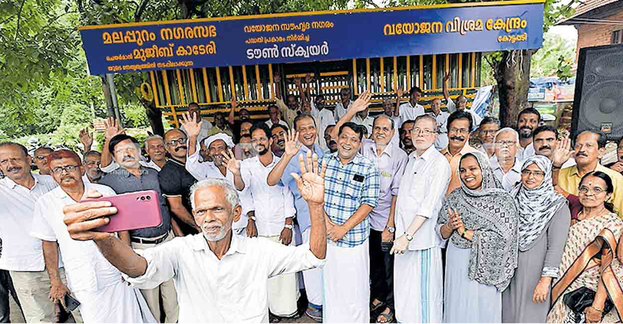 നേരത്തേ കൂട്ടായവർക്ക് മേൽക്കൂര നൽകി നഗരസഭ; ‘ഒരു 5 വയസ്സ് കുറഞ്ഞ പോലെ’ എന്ന് റിട്ട. പൊലീസ് ഉദ്യോഗസ്ഥൻ