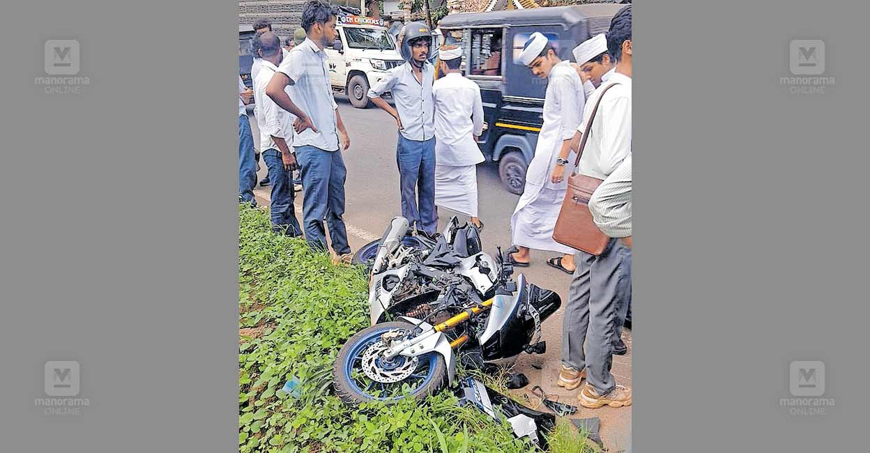 രാമപുരത്തെ അപകടമരണം: ദേശീയപാത ഉപരോധിച്ച് വിദ്യാർഥികൾ | Student protest ...