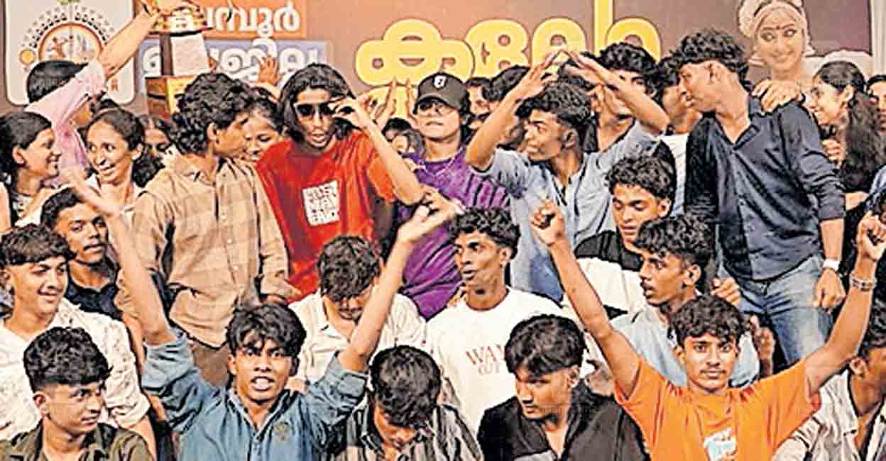 നിലമ്പൂർ ഉപജില്ലാ കലോത്സവം: പാലേമാട് എസ്‌വി എച്ച്എസ്എസിന് കിരീടം ...
