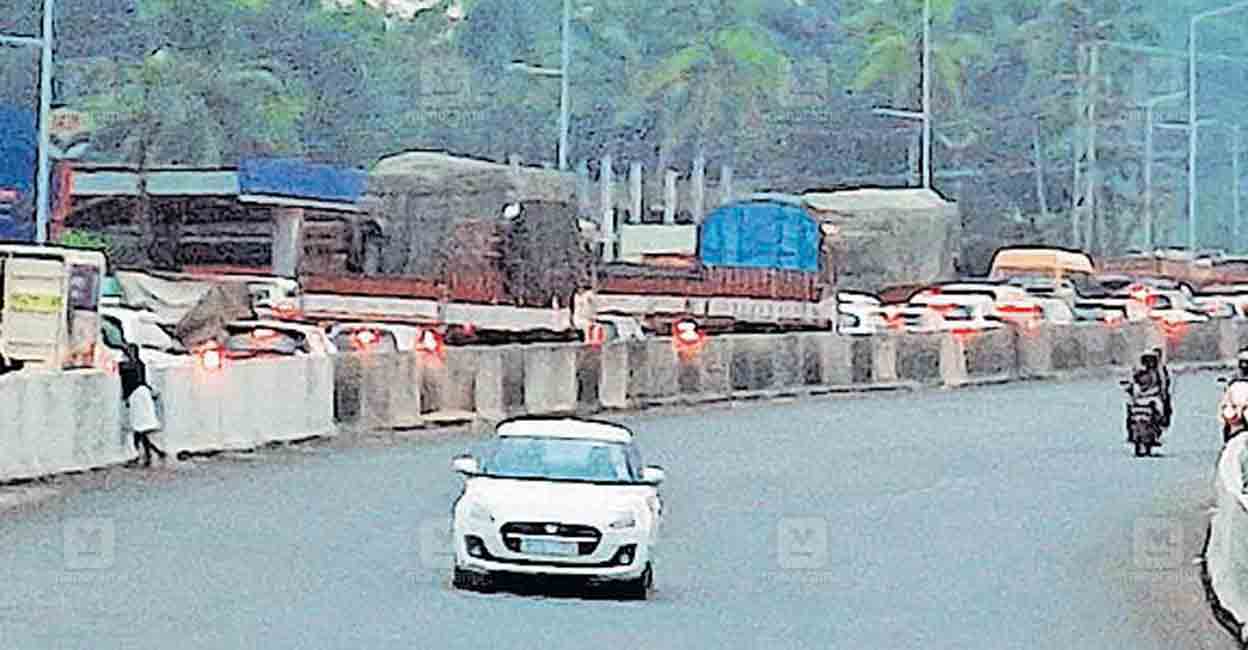 ദേശീയപാത വികസനം: 2 കിലോമീറ്ററിൽ ആറുവരിപ്പാത തുറന്നിട്ടും വാഹനങ്ങളുടെ ...