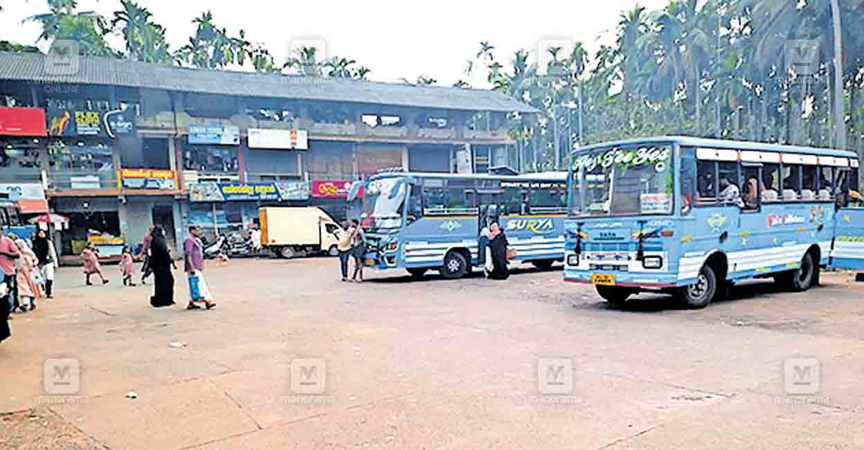 എടവണ്ണപ്പാറയിൽ മിന്നൽ ബസ് പണിമുടക്ക്: വലഞ്ഞ് ജനം | Edavannappara ...