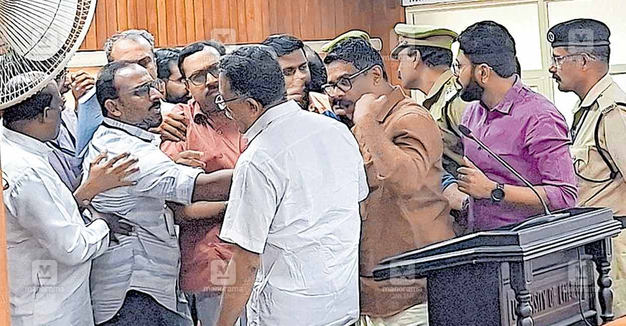 വാക്കേറ്റം, കയ്യാങ്കളി; കാലിക്കറ്റ് സെനറ്റ് യോഗം പിരിച്ചുവിട്ടു ...