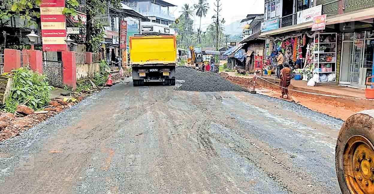 മലയോര ഹൈവേ; കാളികാവ് ജംക്‌ഷനിൽ അഴുക്കുചാലില്ല | Malayora Highway ...