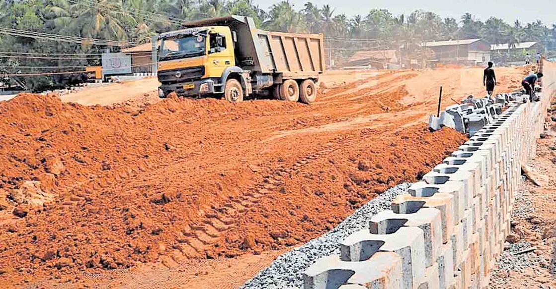 ചേലേമ്പ്ര പൈങ്ങോട്ടൂർമാട്ടിൽ ആറുവരിപ്പാത നി‍ർമാണം; പൊലീസ് കാവലിൽ പുനഃരാരംഭിച്ചു | Karode ...