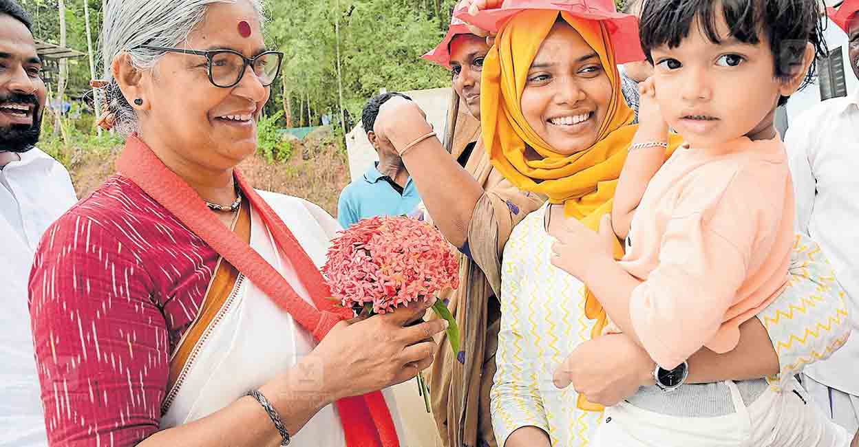 ‘ഇങ്ങള് ധൈര്യായിട്ടിരിക്കി, ഞമ്മളൊക്കെ കൂടണ്ട്’ | Wayanad Lok Sabha ...