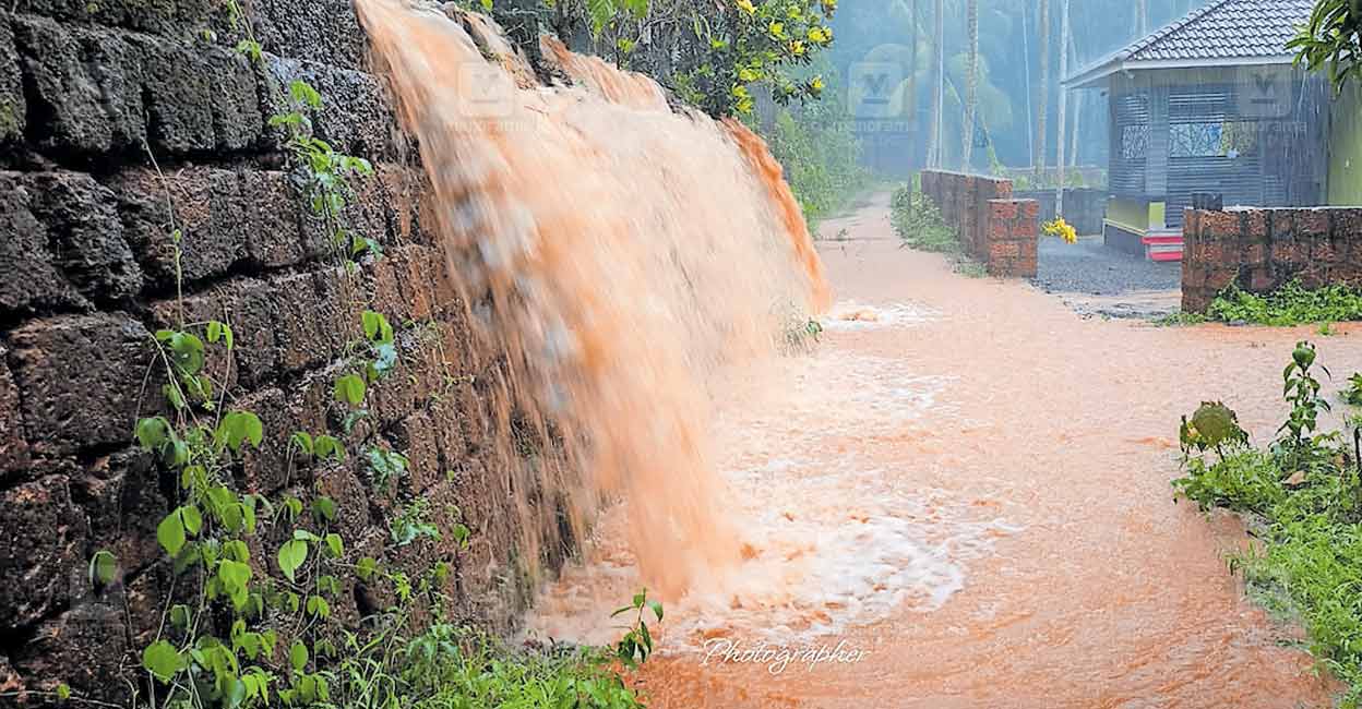 ദേശീയപാത നിർമാണം അശാസ്ത്രീയമെന്ന് നാട്ടുകാർ; വെള്ളത്തിലായത് പതിനഞ്ചോളം ...