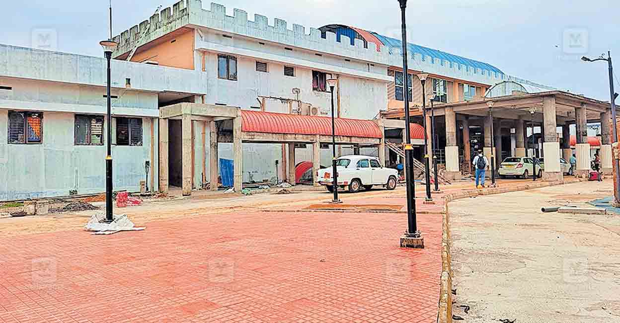 ഇനി എസ്കലേറ്റർ നിർമാണംകൂടി: തിരൂർ റെയിൽവേ സ്റ്റേഷൻ നവീകരണം പൂ ...