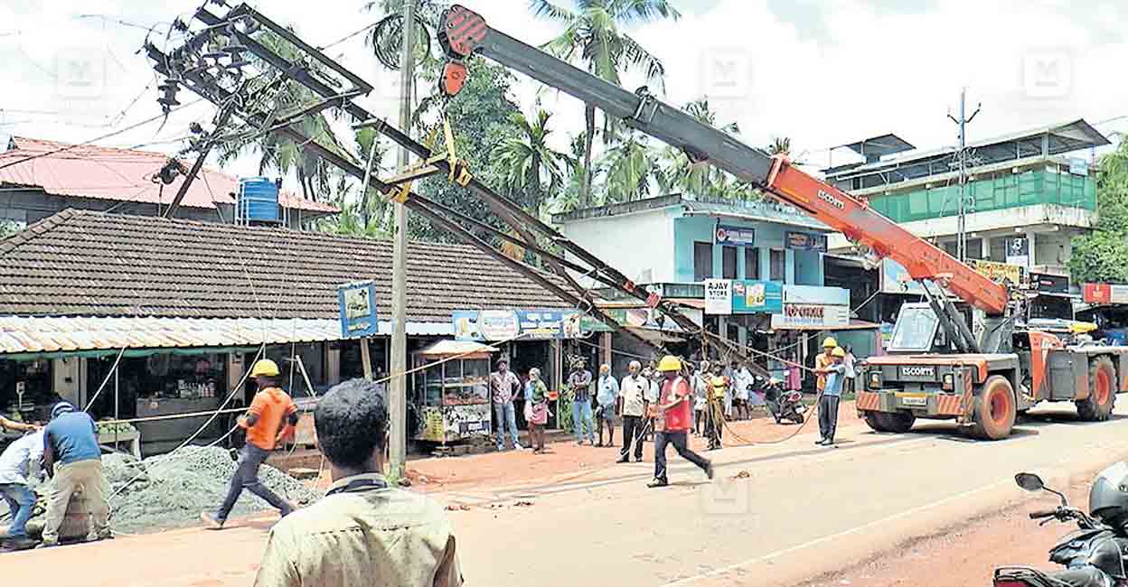 റെയിൽവേ വൈദ്യുതീകരണം: തുവ്വൂരിലേക്കുള്ള വൈദ്യുതലൈൻ വിഛേദിച്ചു; വോ ...