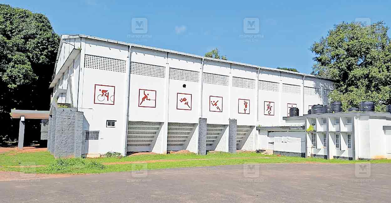 കാലിക്കറ്റ് സർവകലാശാല ഇൻ‍ഡോർ സ്റ്റേഡിയം: കൊട്ടും കുരവയും ഇല്ലാതെ ഇന്നു ...