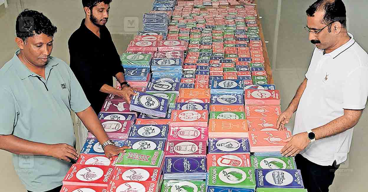 ഇനി ഹൈവോൾട്ടേജ്; വോട്ടെടുപ്പിന് ഒരു മാസം മാത്രം, അരയും തലയും മുറുക്കി ...