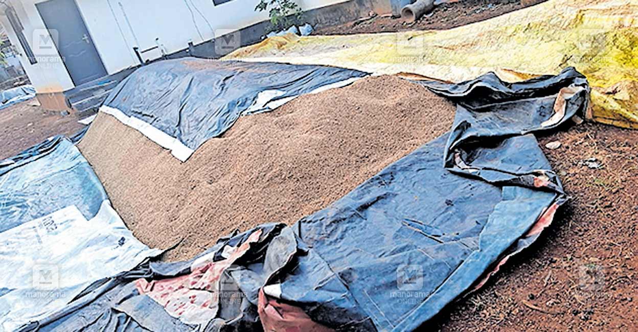 മാറഞ്ചേരി മാറാടി പാടശേഖരം നെല്ലു സംഭരണം വൈകുന്നതിൽ പ്രതിഷേധം ...