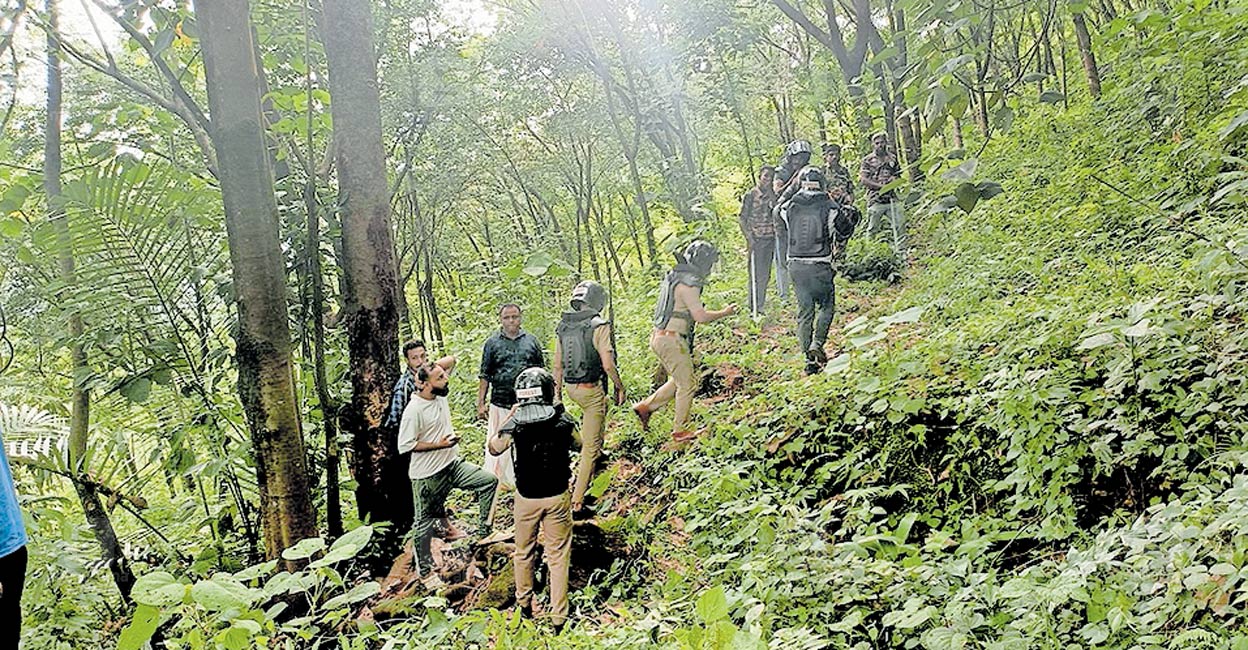 ‘വനം ഉദ്യോഗസ്ഥർക്ക് പോകണമെങ്കിൽ കടുവയെ പിടികൂടണം, വെടിവച്ച് കൊല്ലണം ...