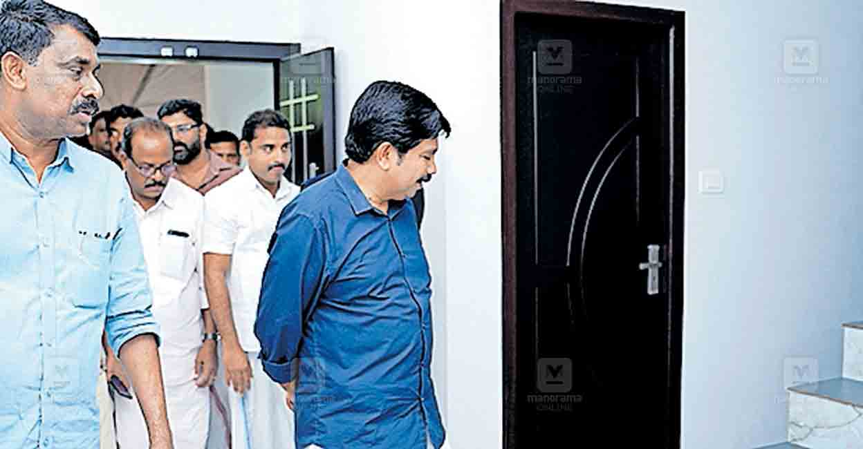 സ്‌നേഹവീടിന്റെ തണലിലേക്ക് സുബീർ ബാബു; കൈപിടിച്ച് ആര്യാടൻ ഷൗക്കത്ത് | Edakkara | Aryadan Shoukath ...