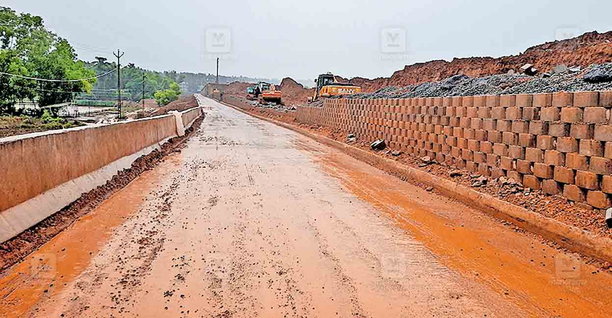 കൂരിയാട്ട് സർവീസ് റോഡ് രണ്ടു ദിവസത്തിനകം തുറക്കും; മണ്ണിട്ട് ഉയർത്തിയ ...