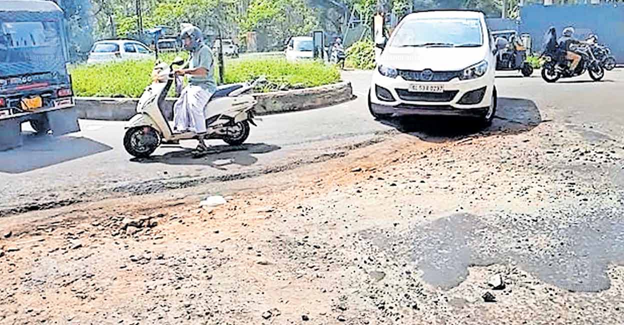 അപകടക്കുഴിയൊരുക്കി മച്ചിങ്ങൽ ബൈപാസ് ജംക്‌ഷൻ; വാഹനങ്ങൾ അപകടത്തിൽപ്പെടുന്നത് പതിവ് | Malappuram ...