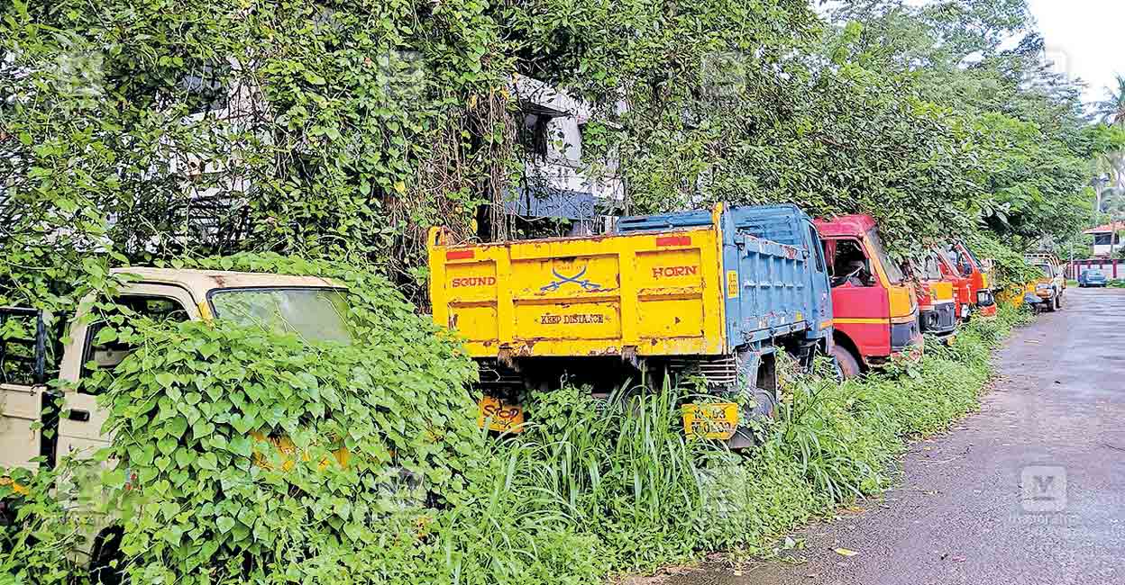 തിരൂരിൽ നാട്ടുകാർക്ക് ഭീഷണിയായി കസ്റ്റഡി വാഹനങ്ങൾ | തിരൂർ | വാഹനം ...