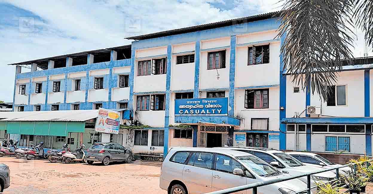 കോട്ടപ്പടി താലൂക്ക് ആശുപത്രിയിലെ അത്യാഹിത വിഭാഗം പുതിയ ബ്ലോക്കിലേക്ക് ...