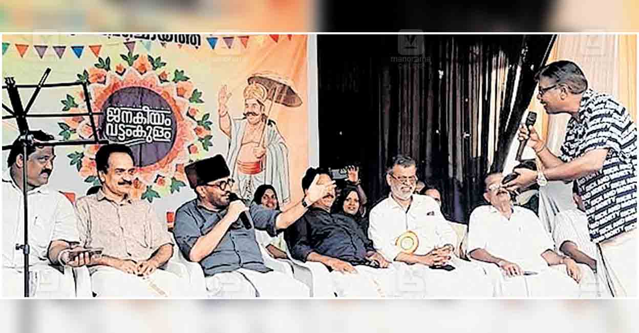 എംപിക്ക് പാട്ടോണം..! ഓണാഘോഷത്തിൽ പാട്ടുപാടി അബ്ദുസ്സമദ് സമദാനി എംപി ...