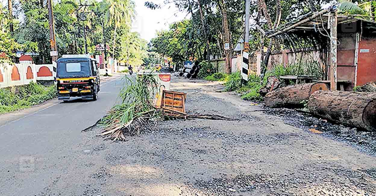 എരമംഗലം സംസ്ഥാനപാത, അണ്ണക്കംപാട് – പൊറൂക്കര റോഡ്: പൊളിച്ചവർക്ക് ഓ ...