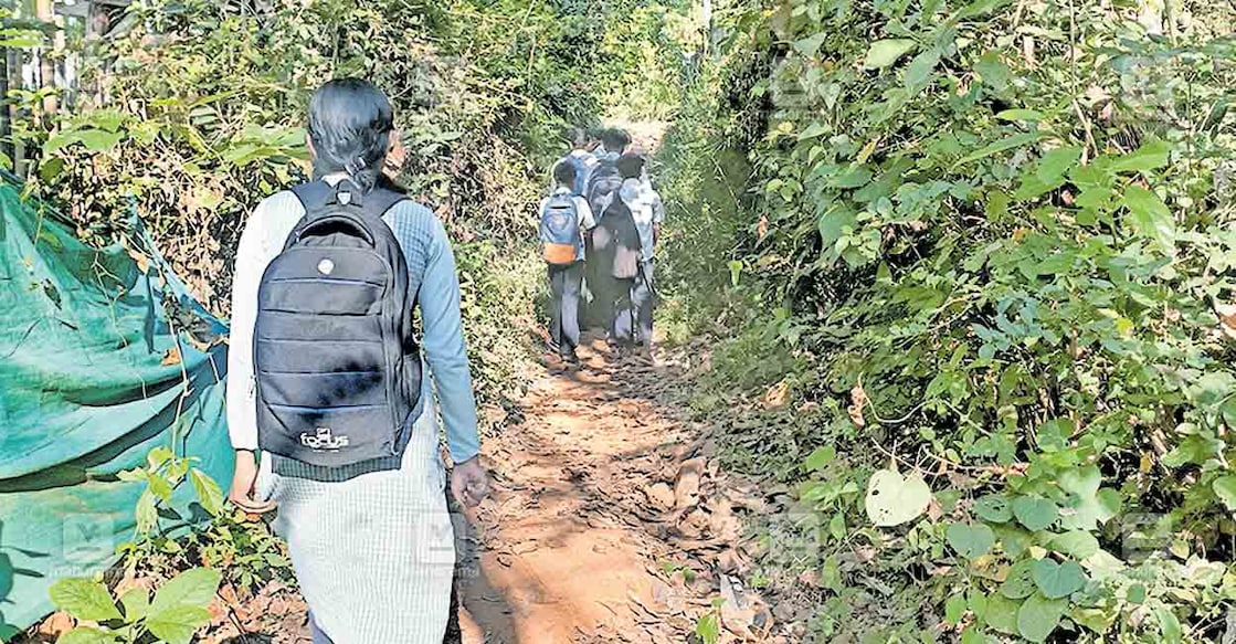 കയ്യേറ്റത്തിൽ മെലിഞ്ഞ് തുവ്വൂർ ഹൈസ്കൂൾ- തെക്കുംപുറം റോഡ് | Thuvvur road ...