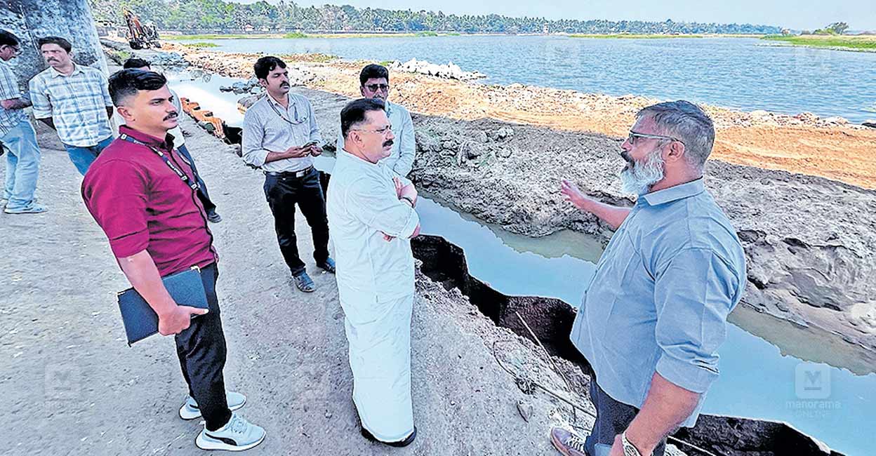 ചമ്രവട്ടം റഗുലേറ്റർ കം ബ്രിജ്: ചോർച്ചയടയ്ക്കൽ പ്രവൃത്തി പൂ ...