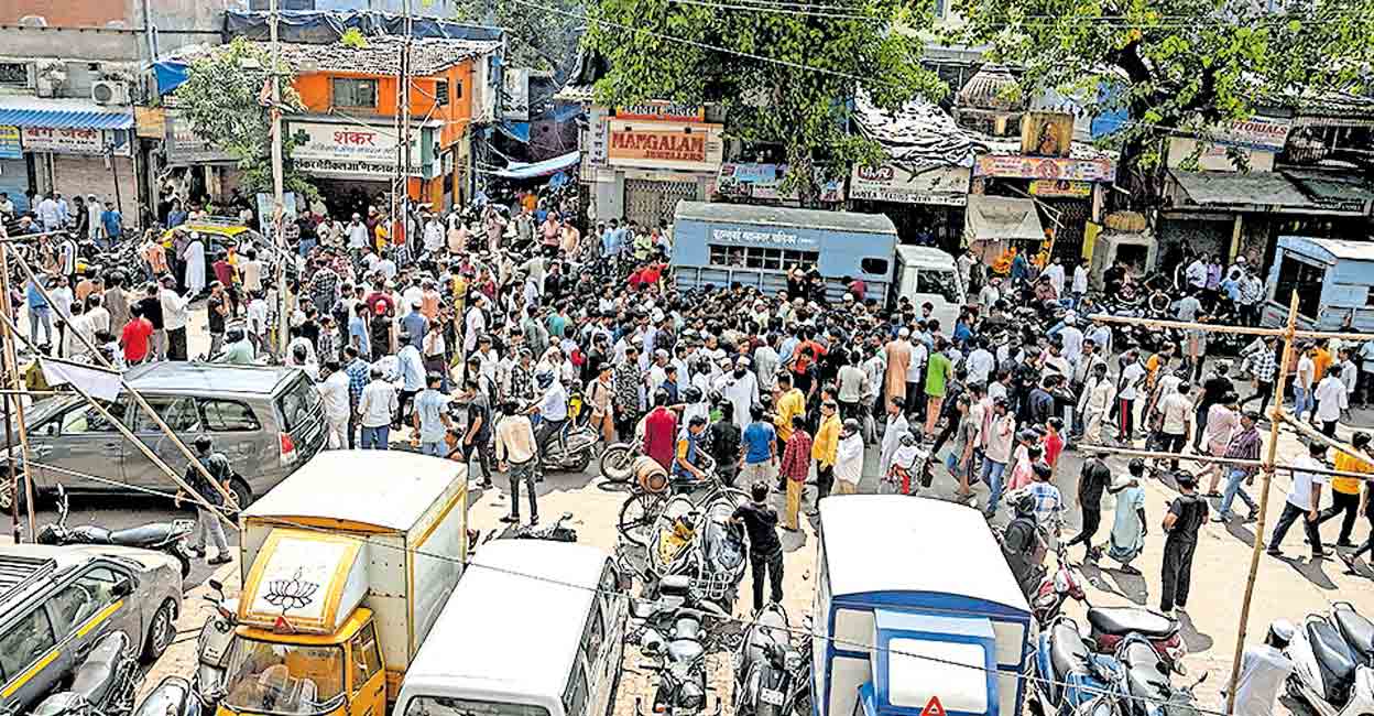 മസ്ജിദിലെ അനധികൃത നിർമാണം പൊളിക്കാന്‍ ബിഎംസി; പ്രതിഷേധം | Dharavi ...