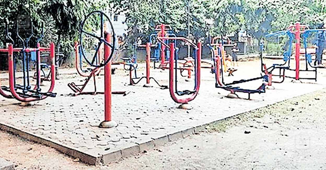 ഉപകരണങ്ങൾ തുരുമ്പെടുത്ത് അപകടാവസ്ഥയിൽ; ഓപ്പൺ ജിംനേഷ്യം ഒരു പേടിസ്വപ്നം ...