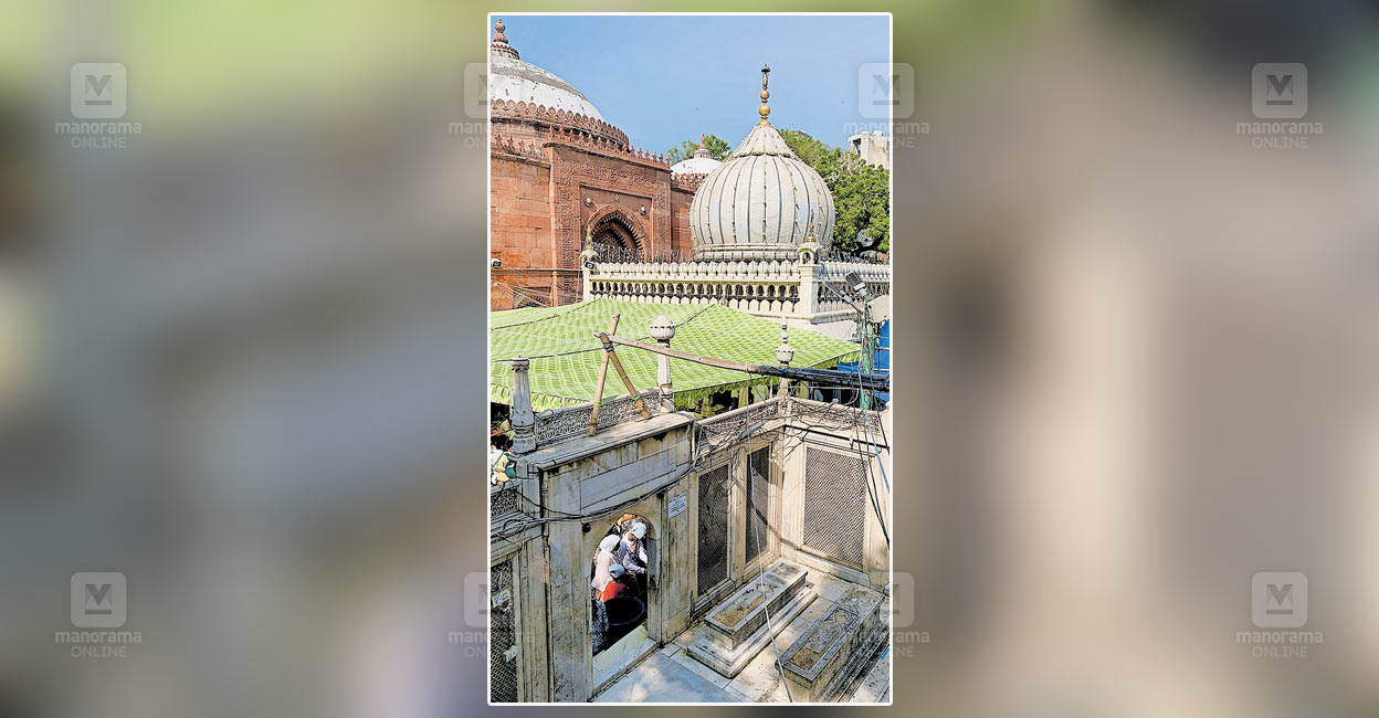 പൂക്കളുടെ ഉത്സവത്തിന് കാരണക്കാരനായ മദ്യപാനി | Phool Walon Ki Sair ...