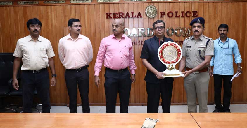 ഏറ്റവും കൂടുതല്‍ വീടുകള്‍ സന്ദര്‍ശിച്ചതിനുള്ള ബഹുമതി പാലക്കാട് പൊലീസിന്