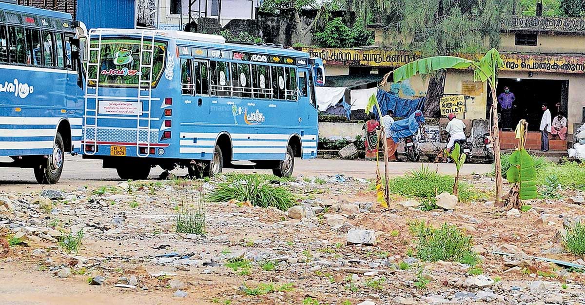 മുനിസിപ്പൽ ബസ് സ്റ്റാൻഡ്; ‘സ്റ്റാൻഡ് ’ ഇല്ലാതെ നഗരസഭ